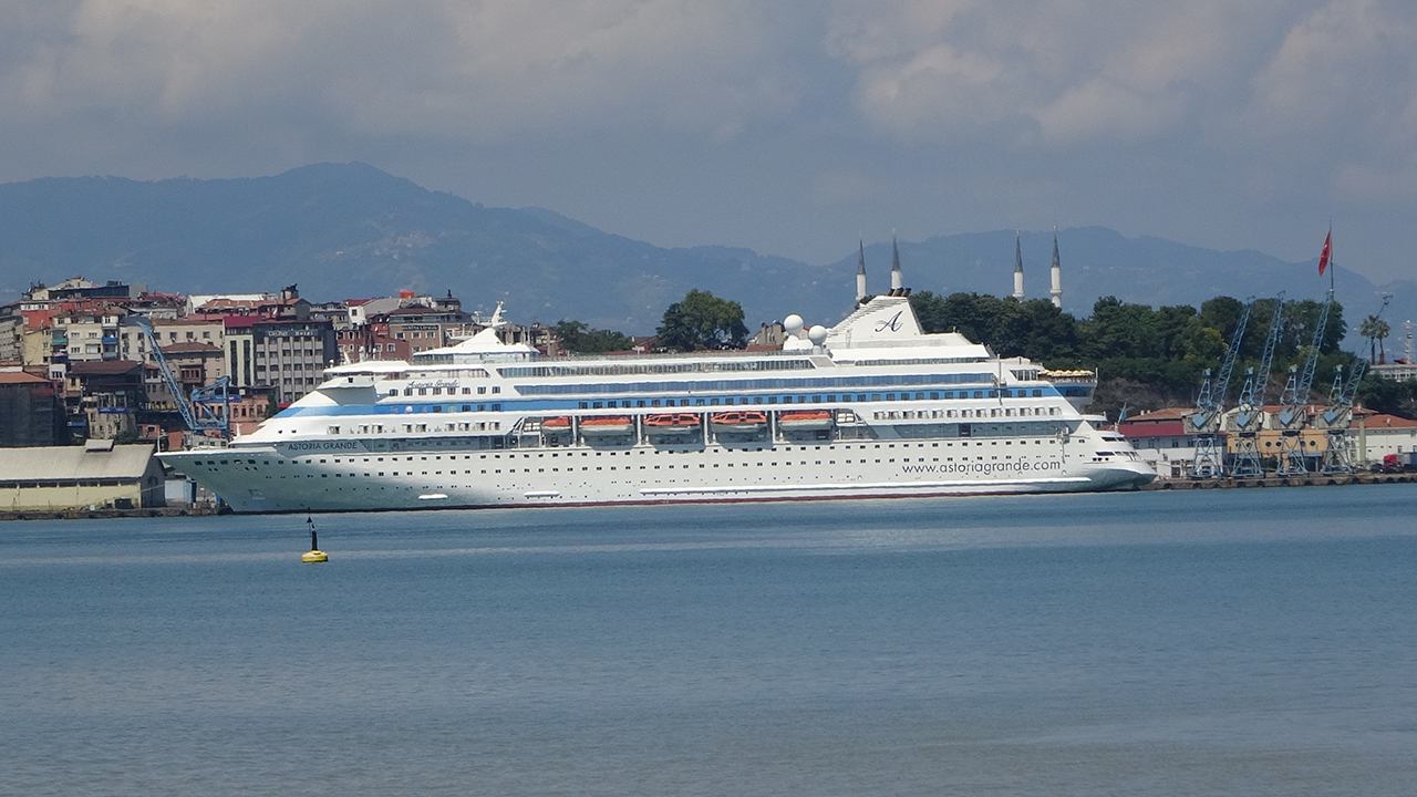 Astoria Grande gemisi 9. kez Trabzon Limanı’nda - 7deniz Haber Astoria Grande gemisi 9. kez Trabzon Limanı’nda - 7deniz Haber