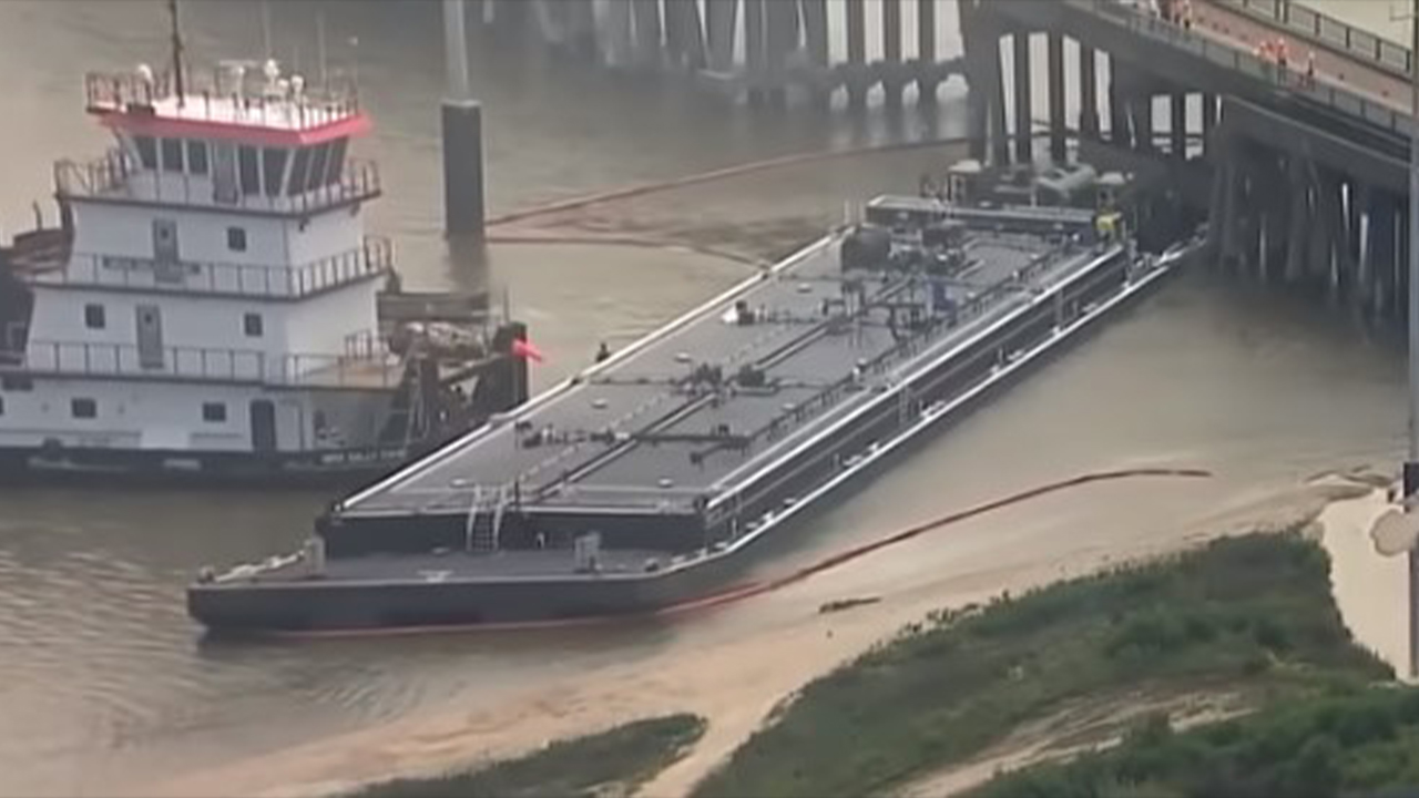 Teksas'ta köprüye mavna çarptı, petrol denize sızdı - 7deniz Haber